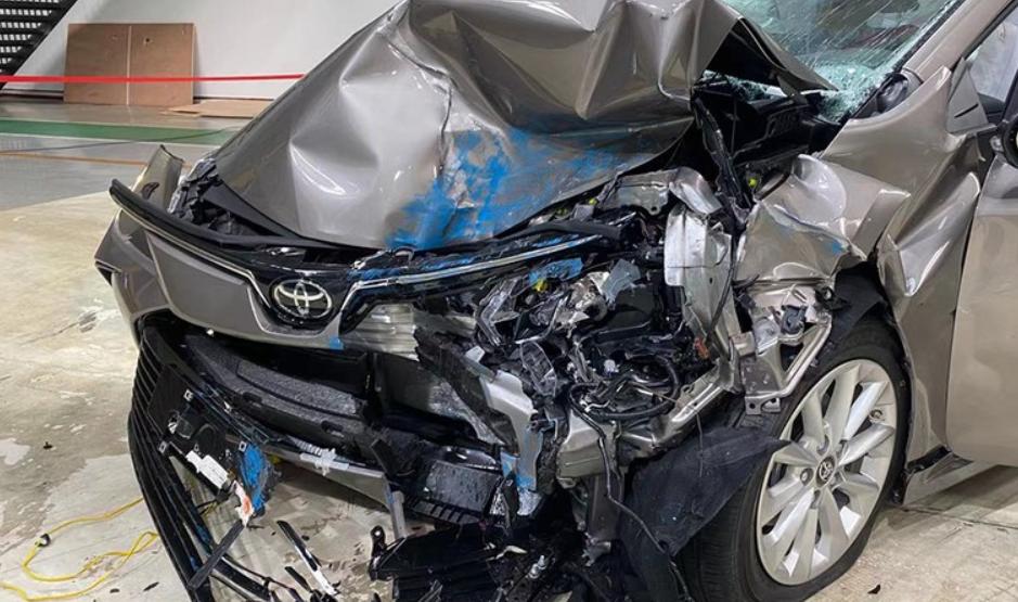 Corolla easily completes the 40% offset crash test, but there are two ...