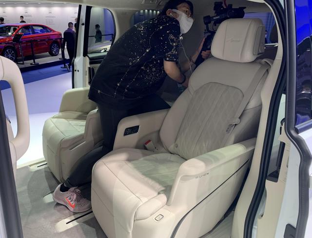 [2022 Buick GL8 ES Lu Zun launched 48V light hybrid blessing] - iNEWS