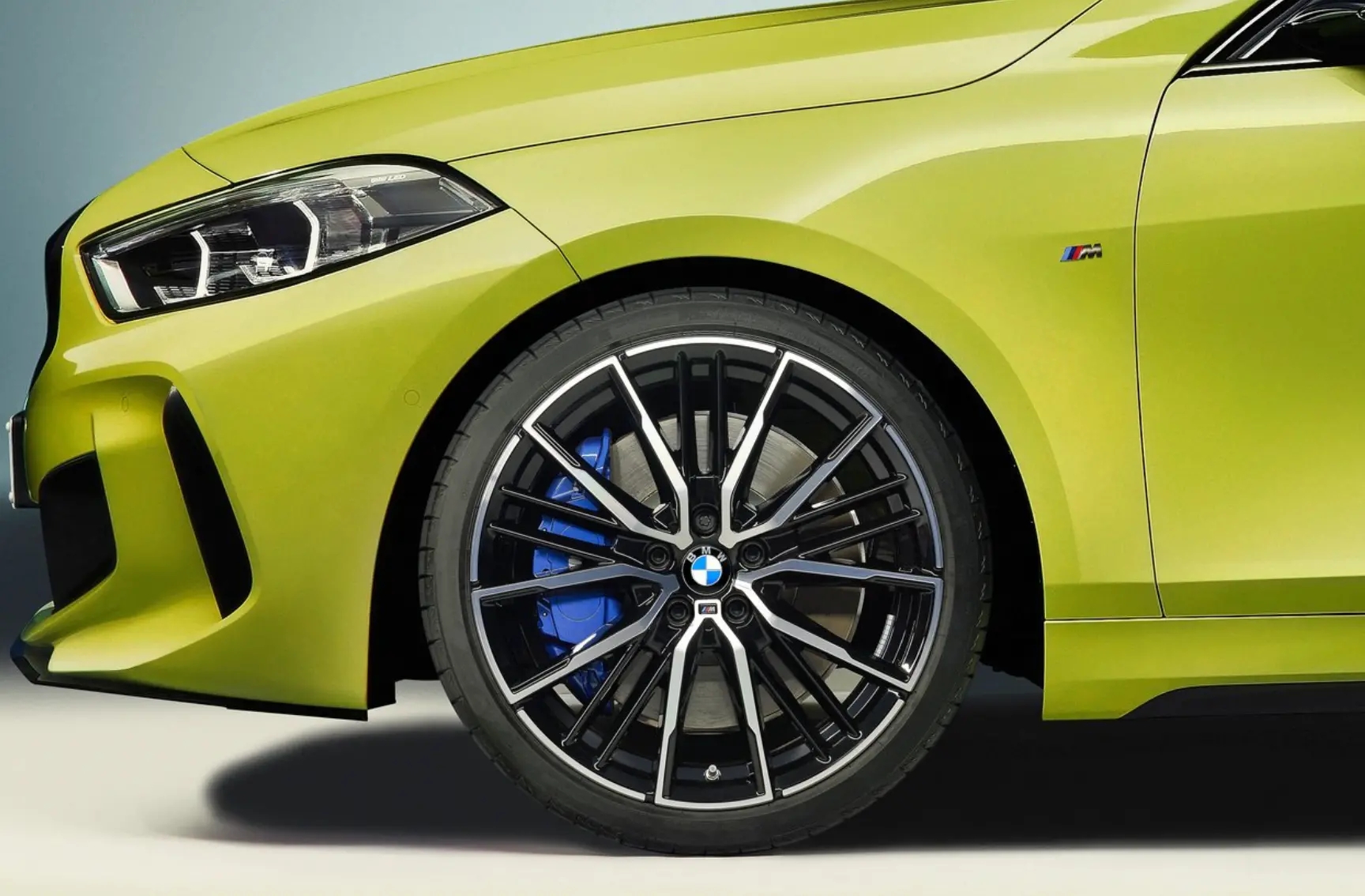 Official image of 2022 BMW M135i xDrive released, built on horizontal front-wheel drive platform ...