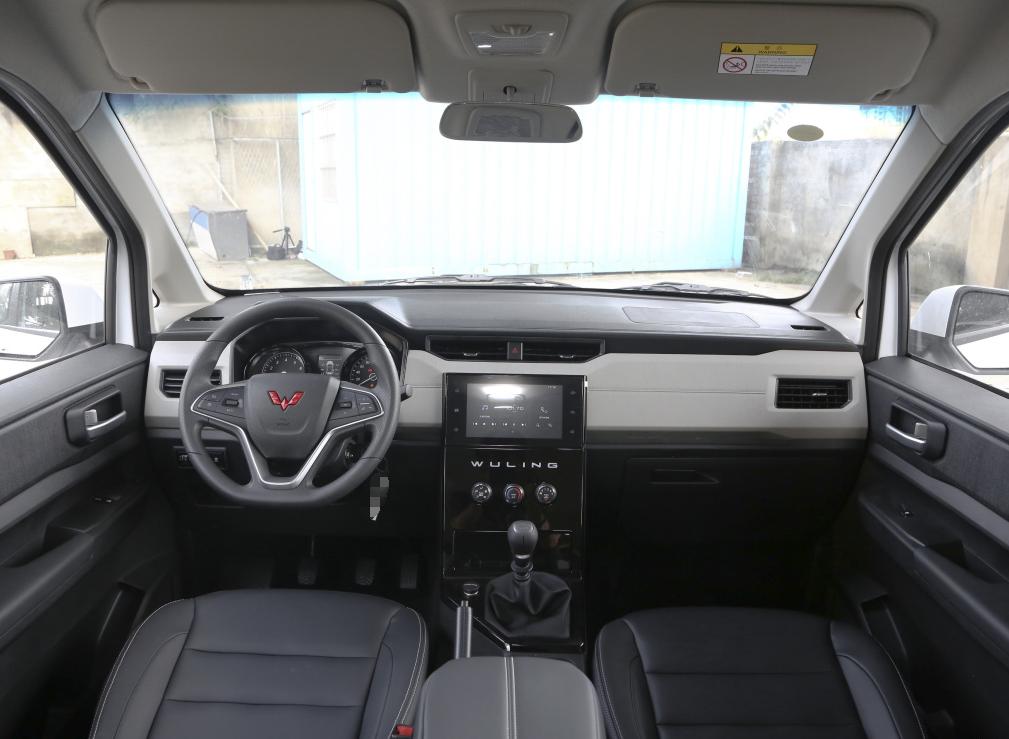 Wuling builds a wide-body commercial vehicle with a length of more than ...