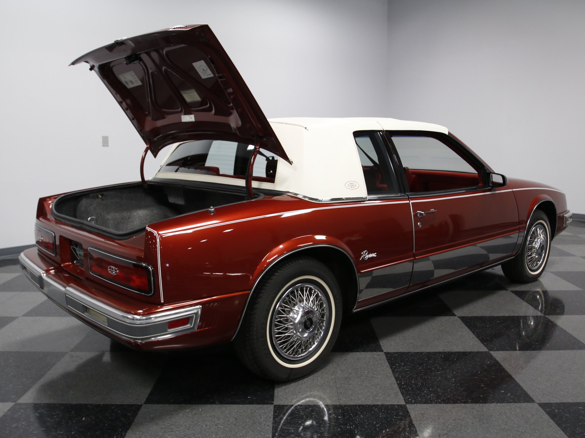 Dating back to earlier, Buick Riviera had a touch screen in 1986 - iNEWS