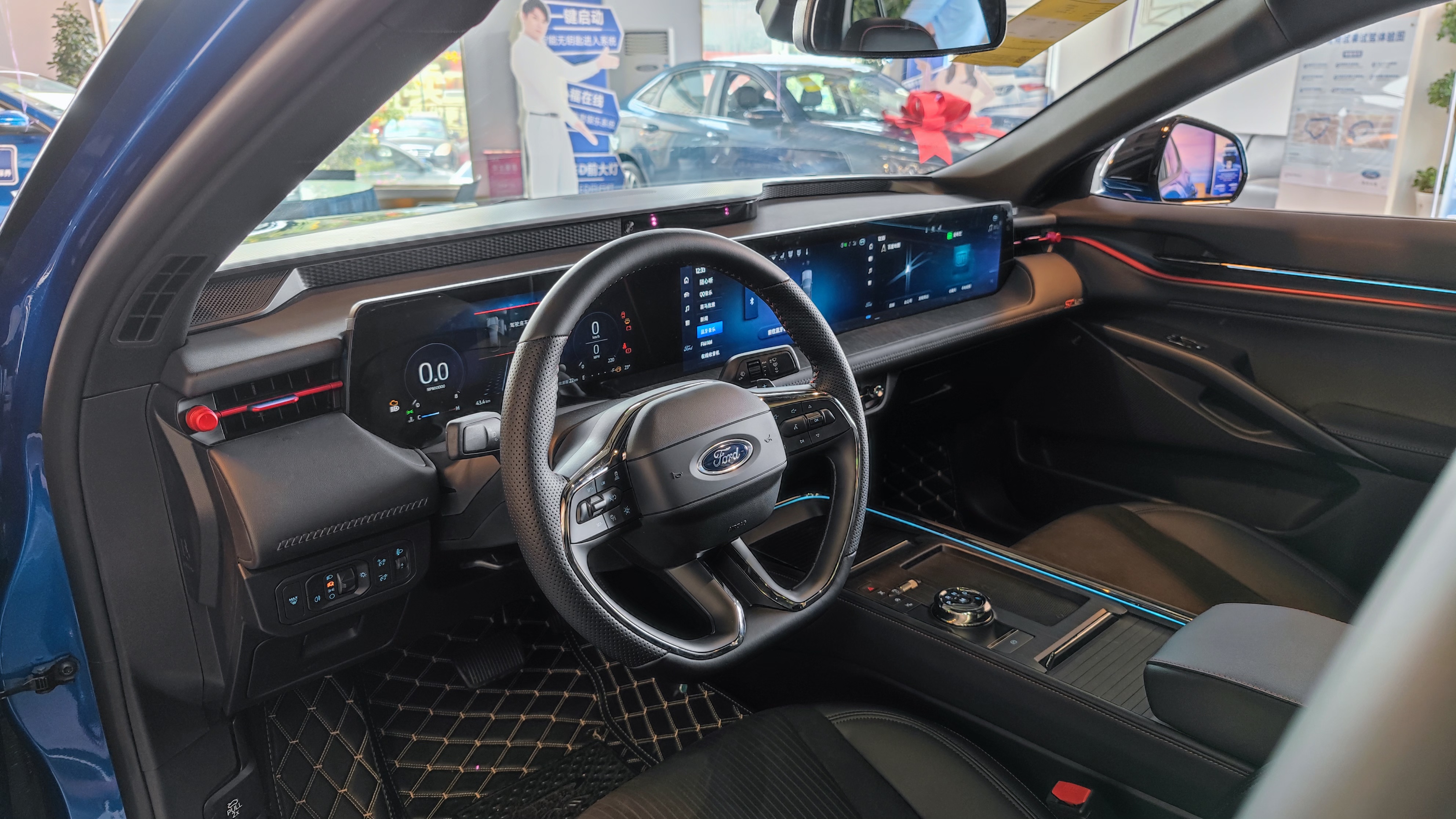 The coupe slid back to the big crock, the Ford EVOS is really handsome ...