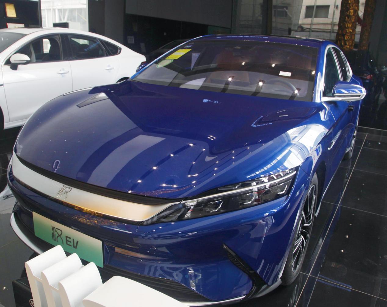 BYD Han's new EV model arrives in the store, the new car color + 5G ...