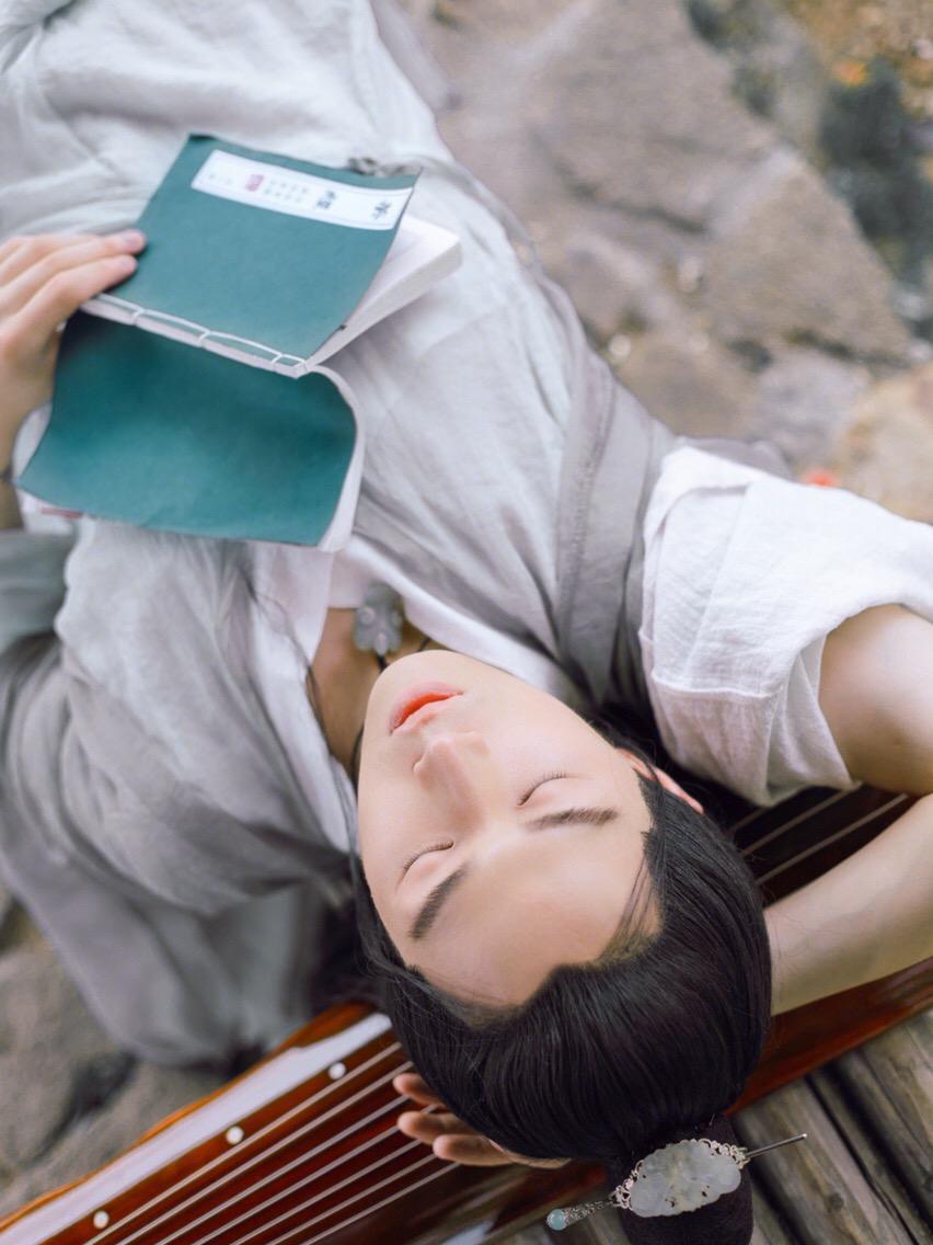 Jin Ping Mei: Ximen Qing took advantage of the drunkenness of the book ...