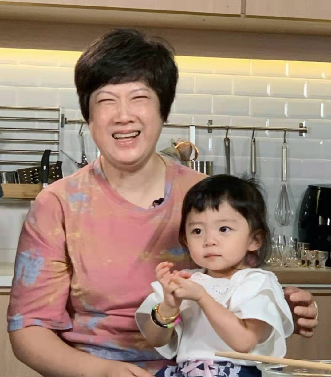 Courage!53-year-old TVB former green leaf Huang Zefeng revealed that he ...