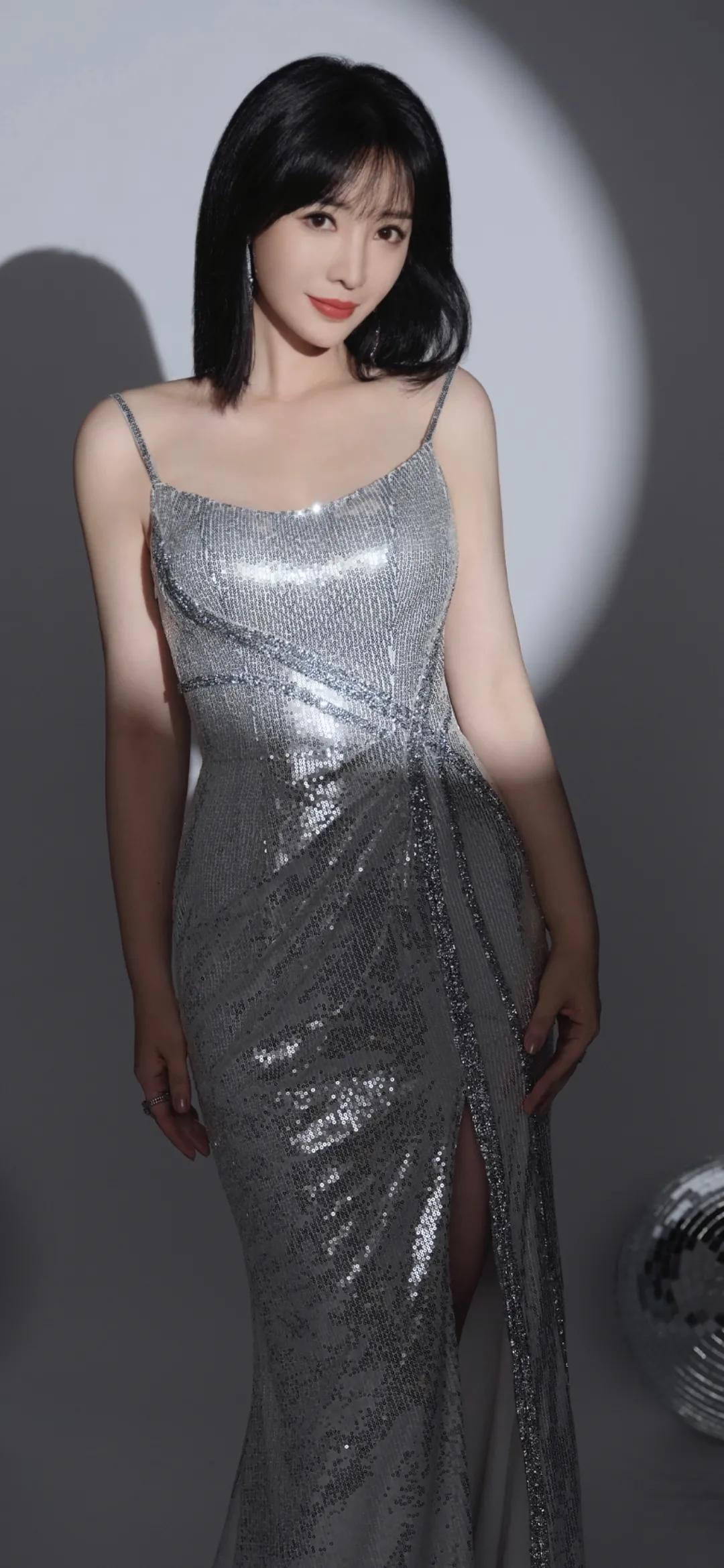 "Wallpaper" Liu Yan - iNEWS