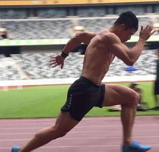 Su Bingtian ran 10 seconds into the 100m for the 7th time, the fastest ...