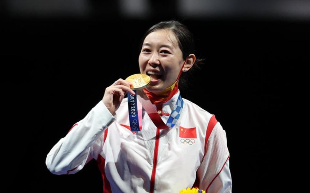 Behind Sun Yiwen's "One Sword to Seal the Throat": As a left-hander ...