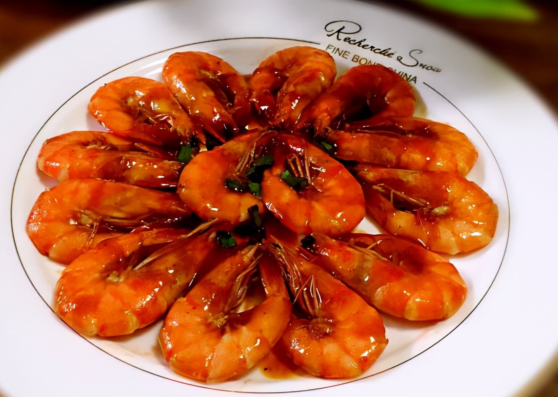 The classic Shandong cuisine-braised prawns, the choice of ingredients ...