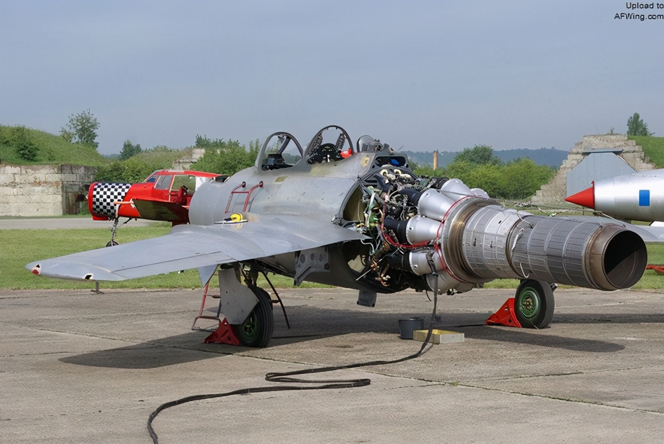 The MiG 21 needs to be disassembled in half to change the engine. Does ...