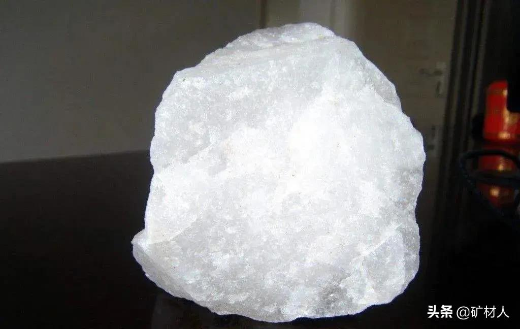 Glass→chips are inseparable from it!What is the magical charm of quartz ...