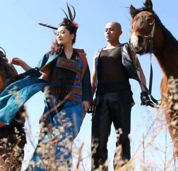 The two lead singers of Legend of Phoenix have two completely different ...