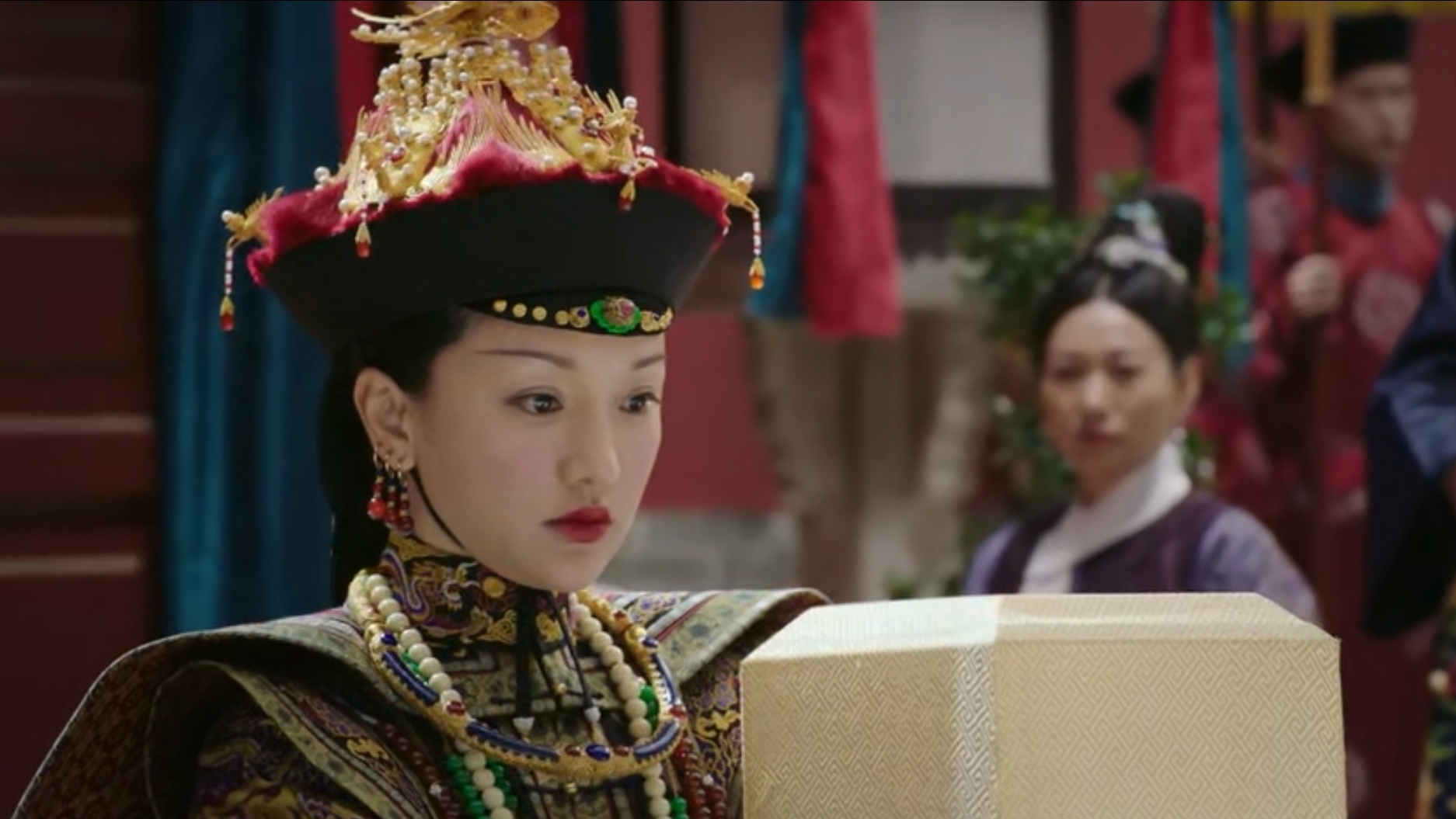 Ruyi's Biography: Why is the crown worn by Ruyi at the post-season ...