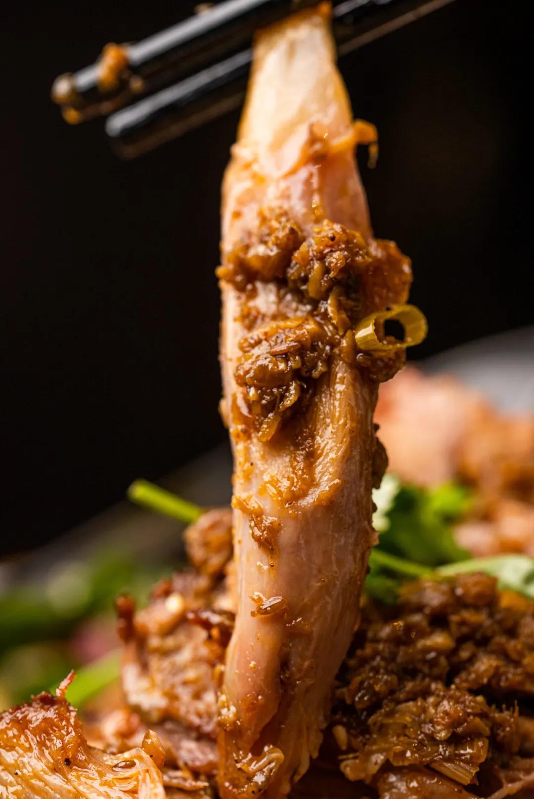 The "Giant Roasted Beef Leg", which sells for 10w a year, was finally ...