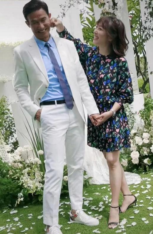 The golden villain Li Zixiong shows affection!Take a close photo with ...