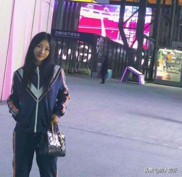 "Sexy Goddess" Liu Yan's "Black Red Past" - iNEWS