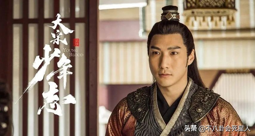 Hong Kong veteran actor holds his son, Qian Xiaohao takes a zombie film, Xu Shaoqiang's son is ...