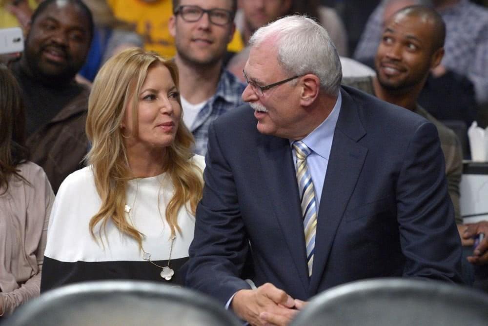 The first female boss in the NBA to win the championship, Aunt Jenny is ...