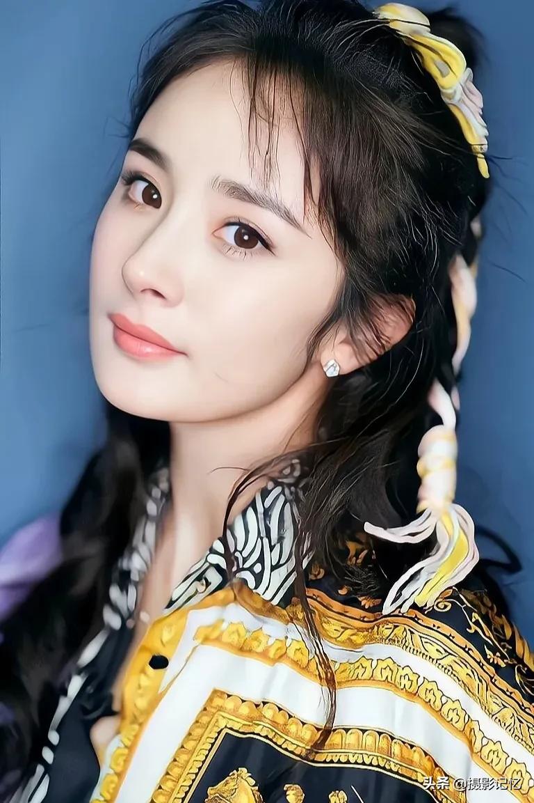 Yang Mi: warm and white, slender and pretty - iNEWS