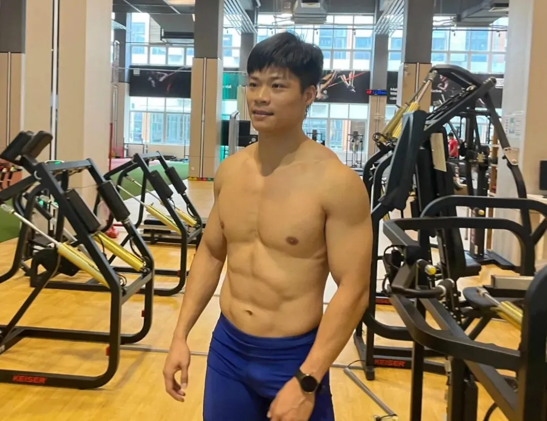 Su Bingtian ran 10 seconds into the 100m for the 7th time, the fastest ...