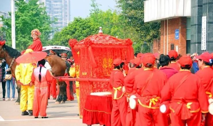 The disappeared history of the sedan chair - iNEWS