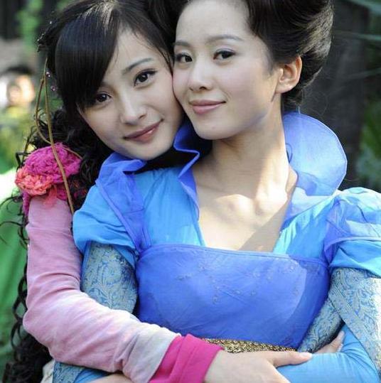 Yang Mi and his friends go shopping to participate in the exhibition ...