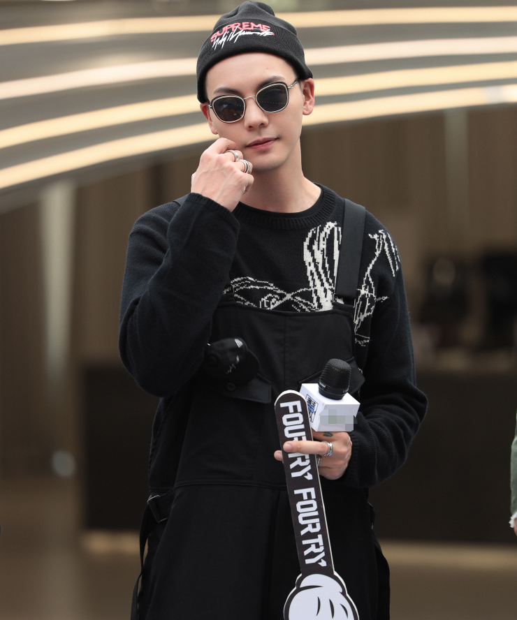 Trend partner: William Chan is cool and lazy, and Liu Yuxin's pajamas are eye-catching. Where is ...