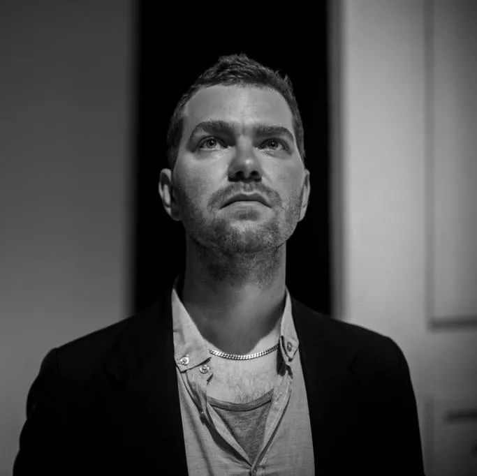 Sebastian Hannak / The stage space aesthetics that shocks the soul - iNEWS