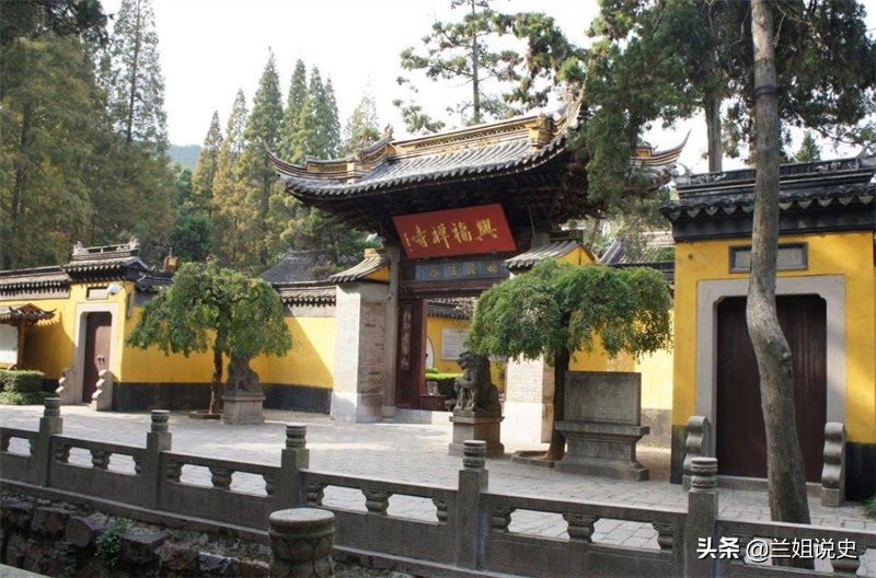 Xingfu Temple at the northern foot of Yushan Mountain in Changshu City ...