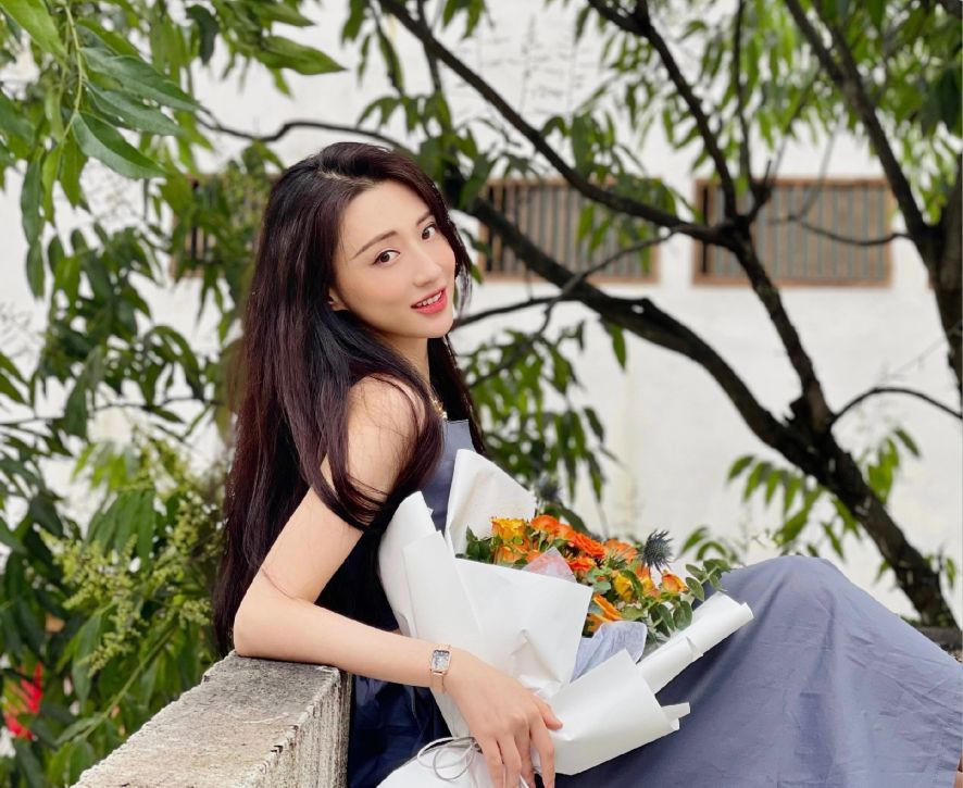 Gentle Model Xiaozhai Girl Fan Zhen - iNEWS