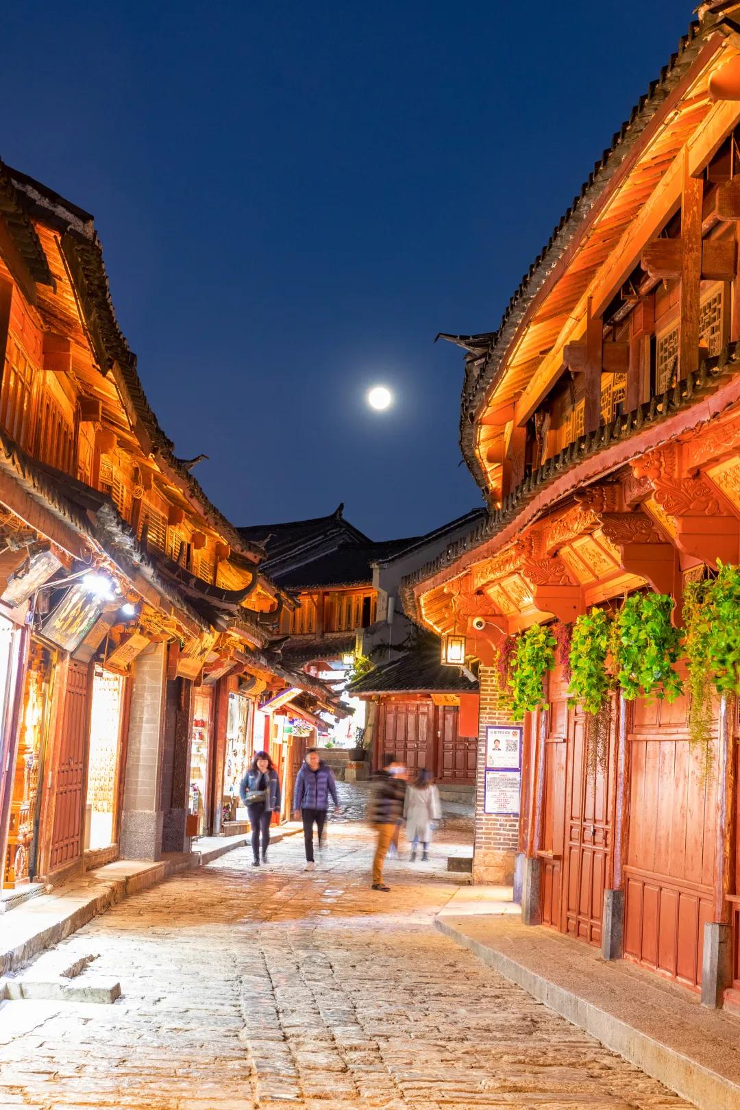 Mid-Autumn Festival in the Old Town of Lijiang, just like this - iNEWS