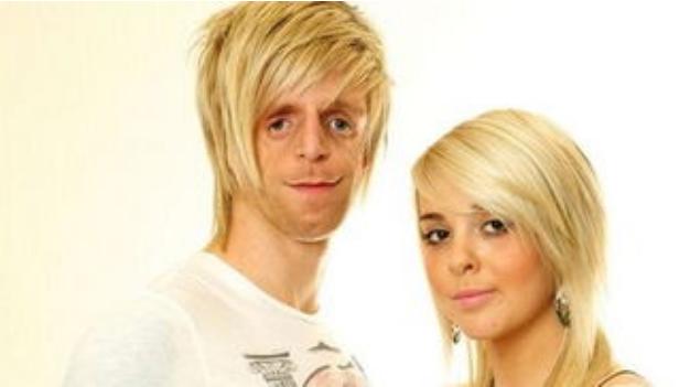 The British guy had a deformed face, but he married a beautiful wife ...