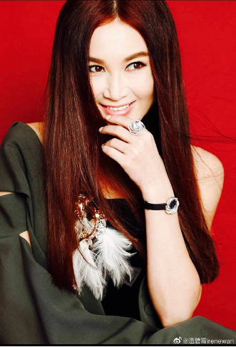 54-year-old Wen Bixia has beautiful photos with smooth and firm skin ...