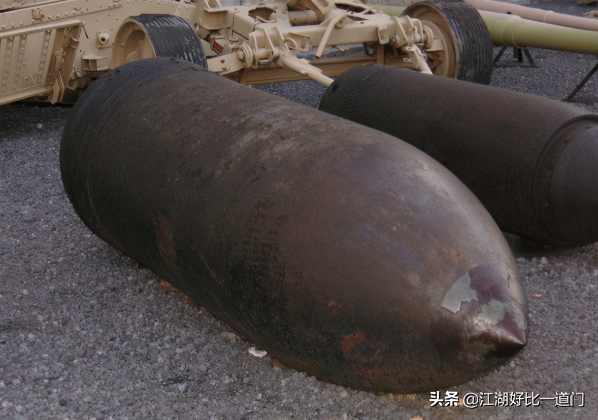 The Gustaf Cannon of World War II: weighs 1488 tons, a shell weighs 7 ...