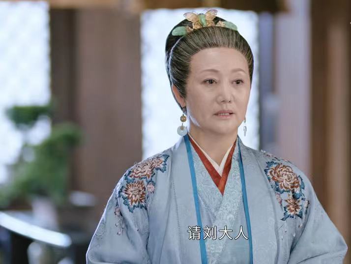 "Jun Jiuling": Two supporting characters help out, they are "Qiao ...