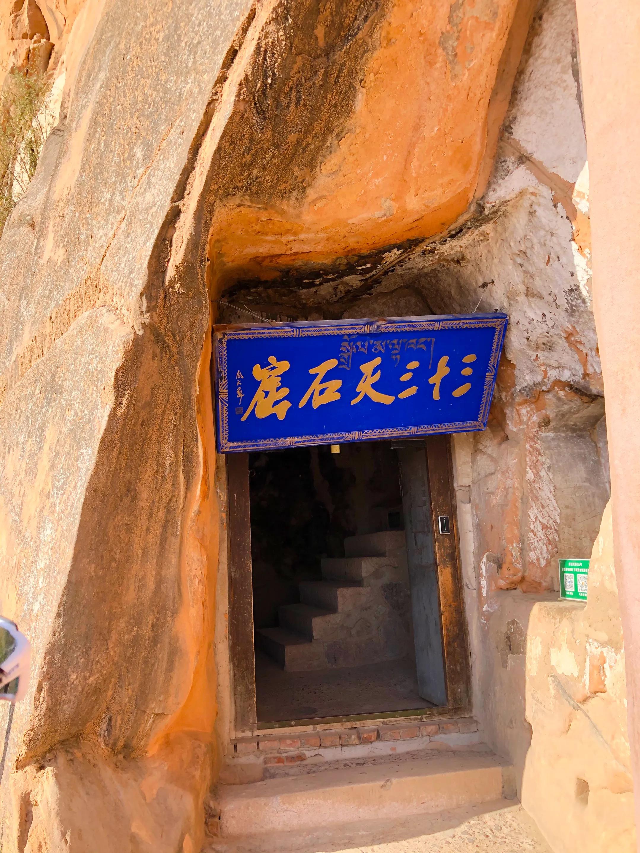The Matisi Grottoes built on the cliffs, the only plank road in China ...