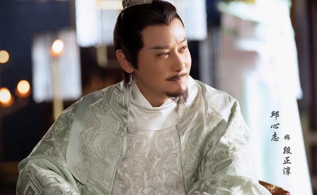 Yang Youning plays Qiao Feng and Huang Yi plays the small supporting ...