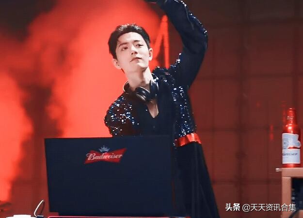 Xiao Zhan turned into a DJ and hit DJ on the spot!Xiao Zhan is cool and ...