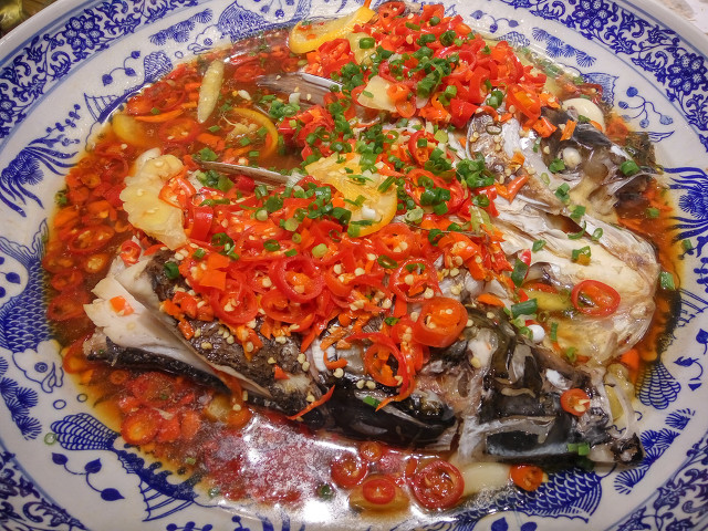 Hunan specialties: chopped pepper fish head - iNEWS