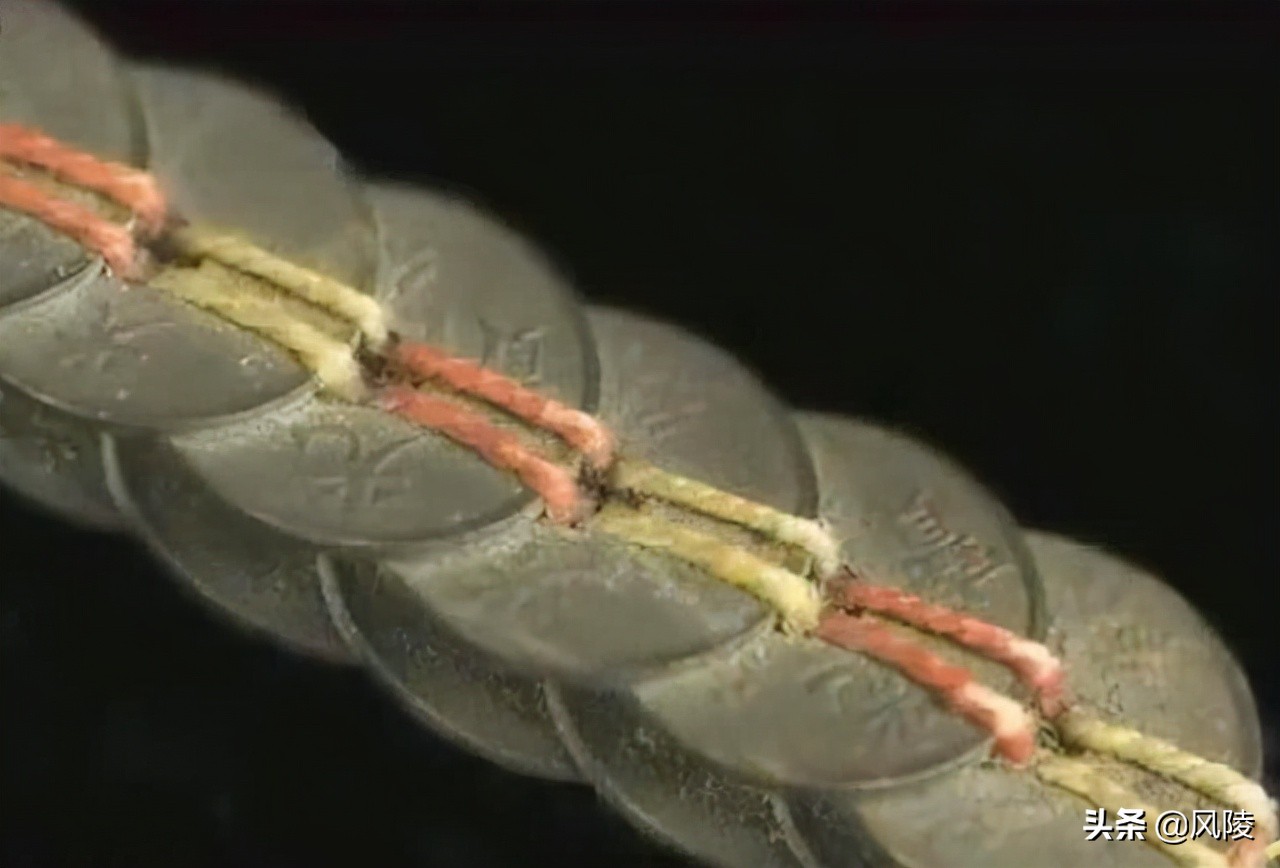 The guy took the "Copper Coin Sword" to appraise the treasure, which ...