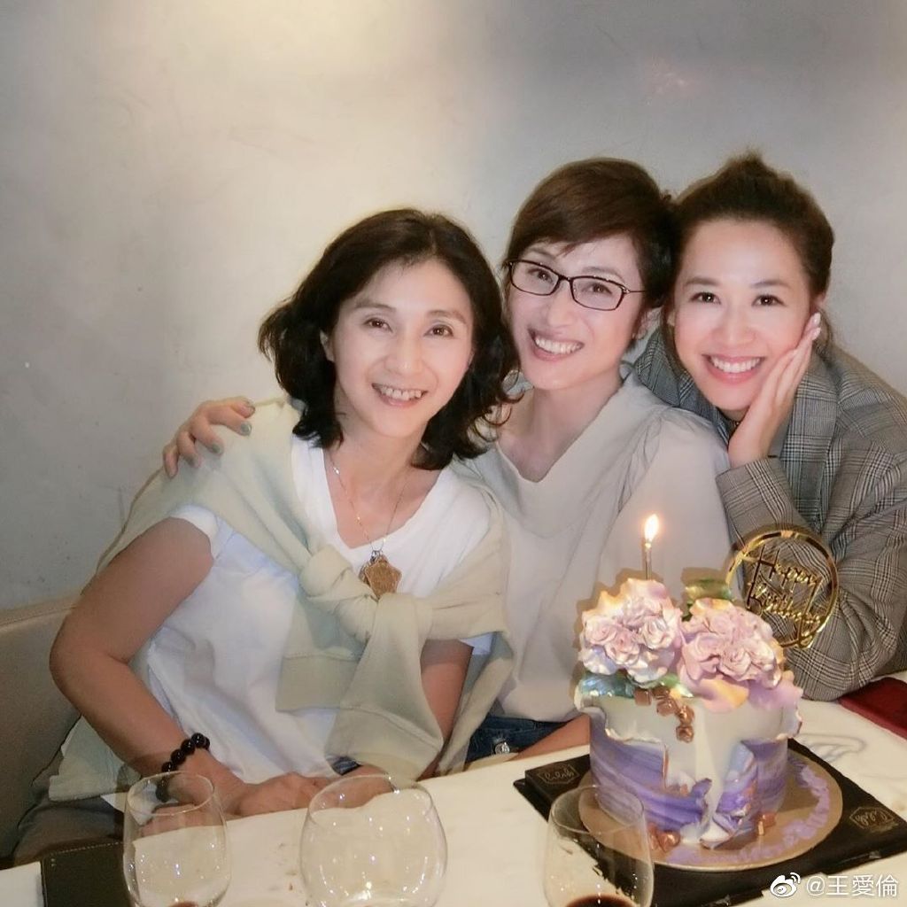 62-year-old Zhu Lingling has a private party, dressed as plainly as Guo ...