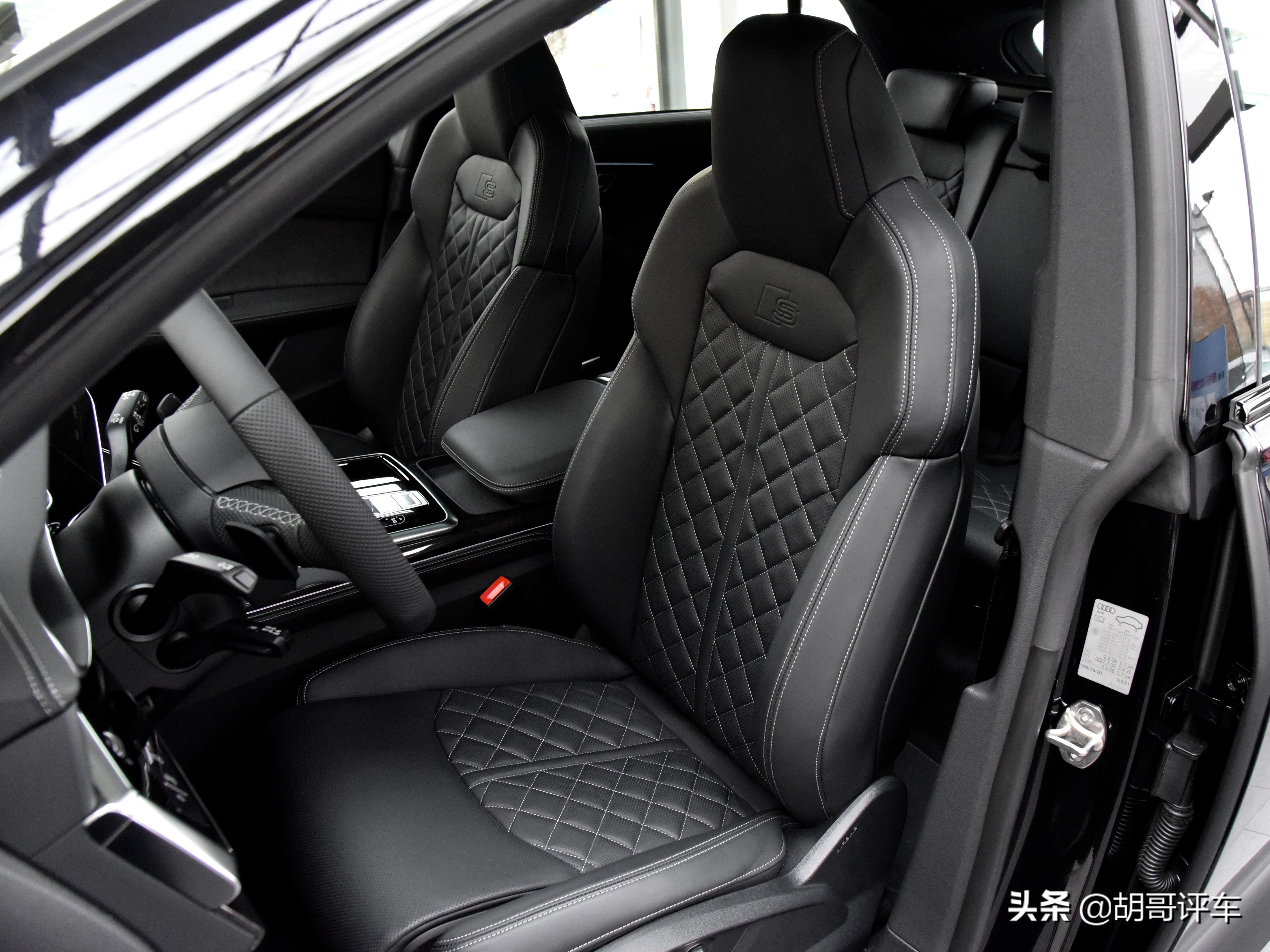 The wheelbase is nearly 3 meters, 3.0T+V6, frameless doors, real shots ...