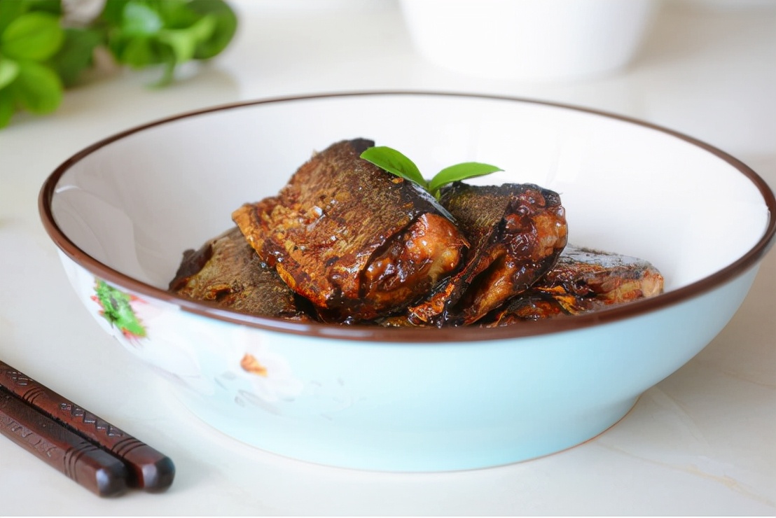 Pacific saury is rich in nutrition and can be fried and eaten, the more ...