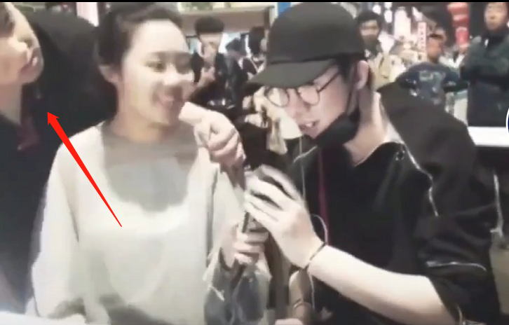 Liu Yuning's old video was picked up again! Interacting with female ...