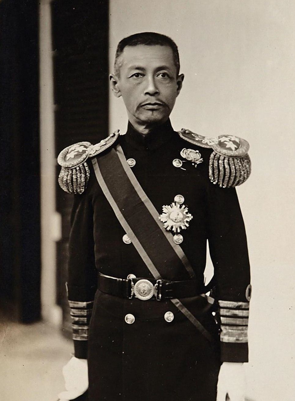 At the founding ceremony, the commander of the Qing Dynasty navy on the ...