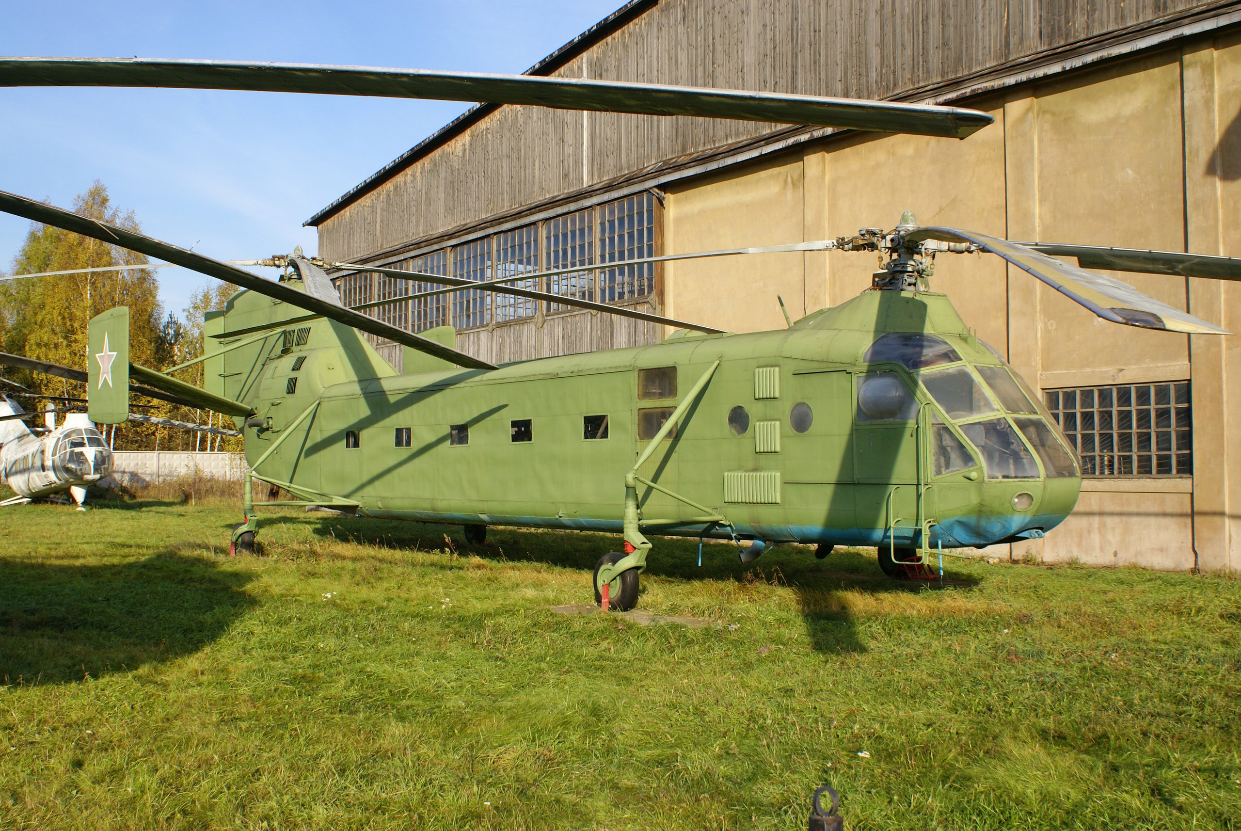 Red Chinook Yak-24 Yak-24 Як-24 helicopter review nearly 50 pictures ...