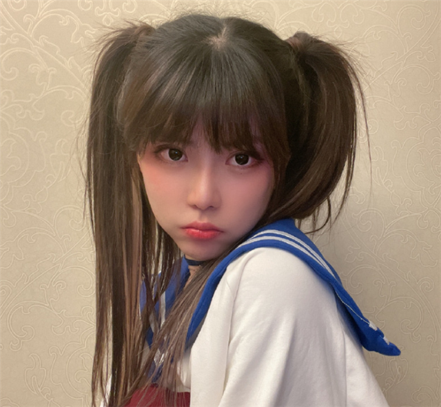 Zhou Shuyi wore a white gauze skirt to shoot the video, the hidden ...