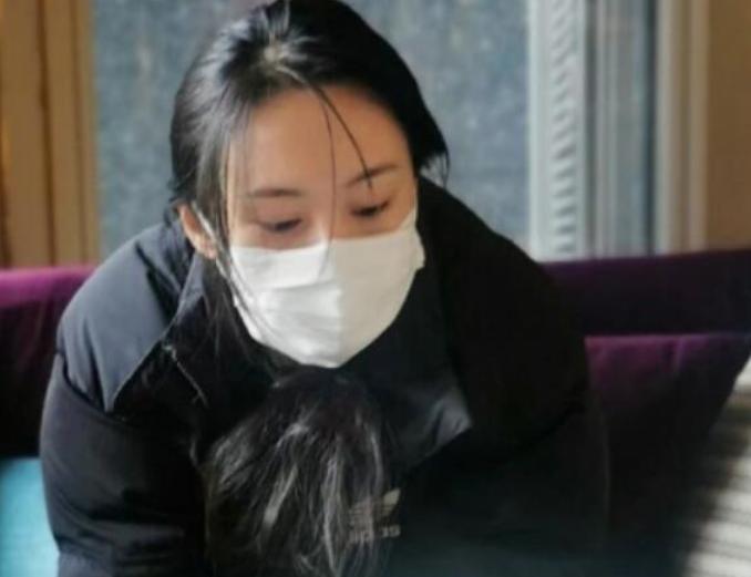 The well-known entertainment reporter revealed that Zheng Shuang's new ...