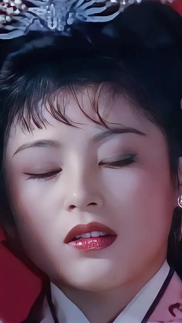 The young Chen Hong is too beautiful, and her costume is astonishing ...