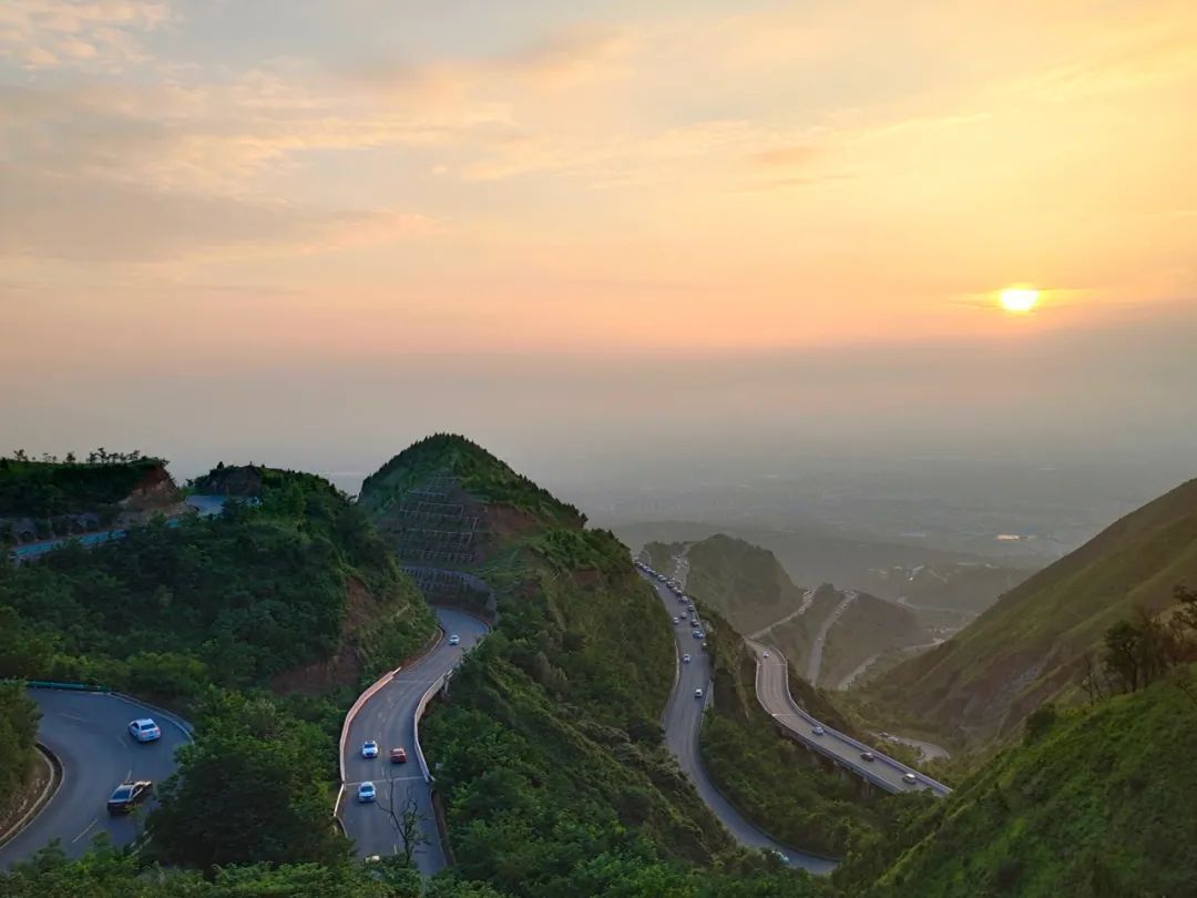 A 30-minute drive east of Xi'an is the most beautiful Lishan Panshan ...